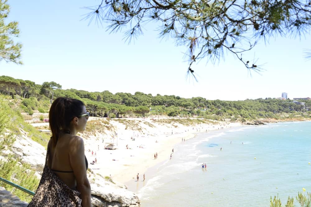Playa Larga. Una playa imprescindible de Salou. | Viajando con Mami