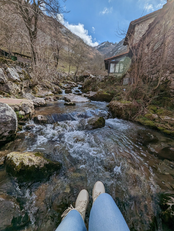 Bulnes en Asturias, una preciosa aldea atrapada en el tiempo | Viajando ...
